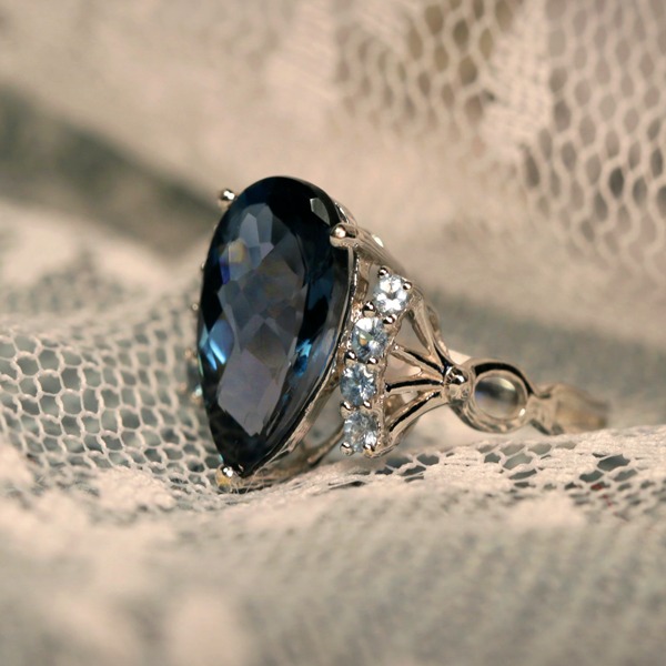 Topaz | November Birthstone - Vernive Blog